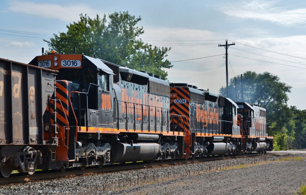 WE 3016 & Co. shove the train up track 2 now.